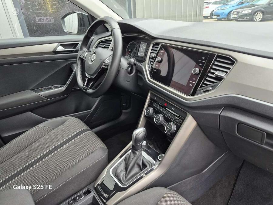 Melns Volkswagen T-Roc 2020 Tauragė, ar dzinēja tilpumu 1.97 L un nobraukumu 157 tūkst. km par 15200 €, foto 16 vietnē AUTOMOTO.COM.LV