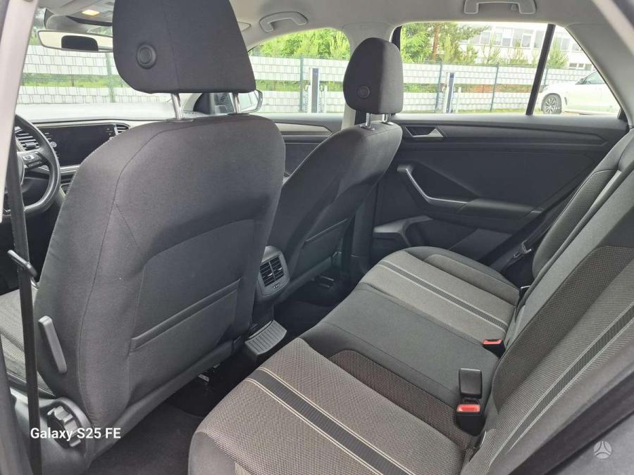 Melns Volkswagen T-Roc 2020 Tauragė, ar dzinēja tilpumu 1.97 L un nobraukumu 157 tūkst. km par 15200 €, foto 18 vietnē AUTOMOTO.COM.LV