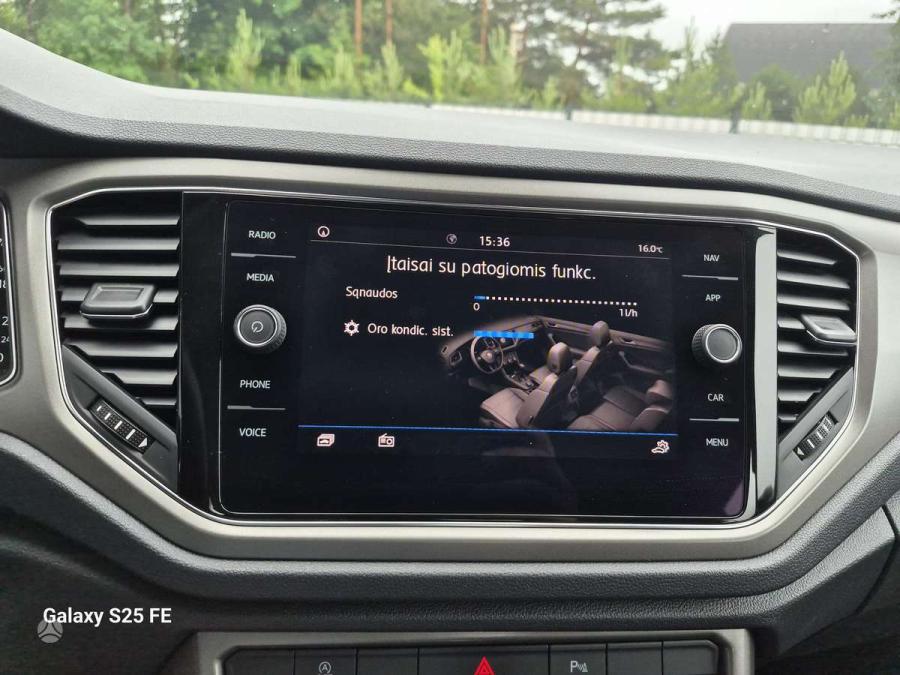 Melns Volkswagen T-Roc 2020 Tauragė, ar dzinēja tilpumu 1.97 L un nobraukumu 157 tūkst. km par 15200 €, foto 27 vietnē AUTOMOTO.COM.LV