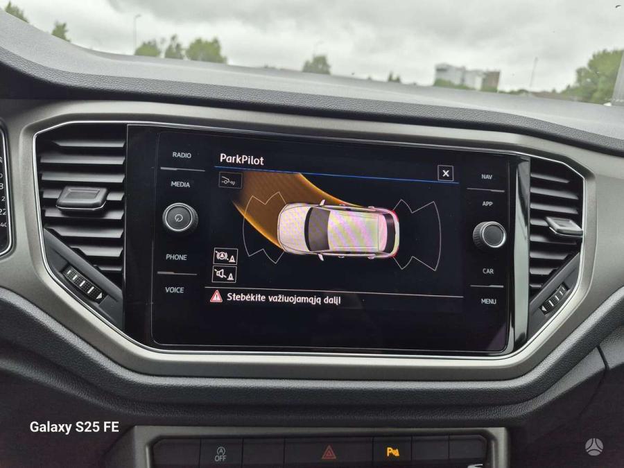Melns Volkswagen T-Roc 2020 Tauragė, ar dzinēja tilpumu 1.97 L un nobraukumu 157 tūkst. km par 15200 €, foto 28 vietnē AUTOMOTO.COM.LV