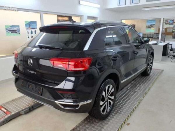 Melns Volkswagen T-Roc 2021 Kauņa, ar dzinēja tilpumu 1.50 L un nobraukumu 38 tūkst. km par 26861 €, foto 3 vietnē AUTOMOTO.COM.LV