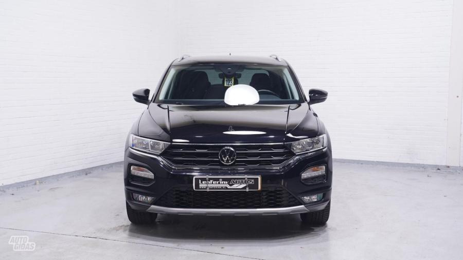 Black Volkswagen T-Roc 2021 in Kaunas, with an engine capacity of 1.50 L and mileage of 56 thousand km for 25901 €, photo 2 on AUTOMOTO.COM.LV