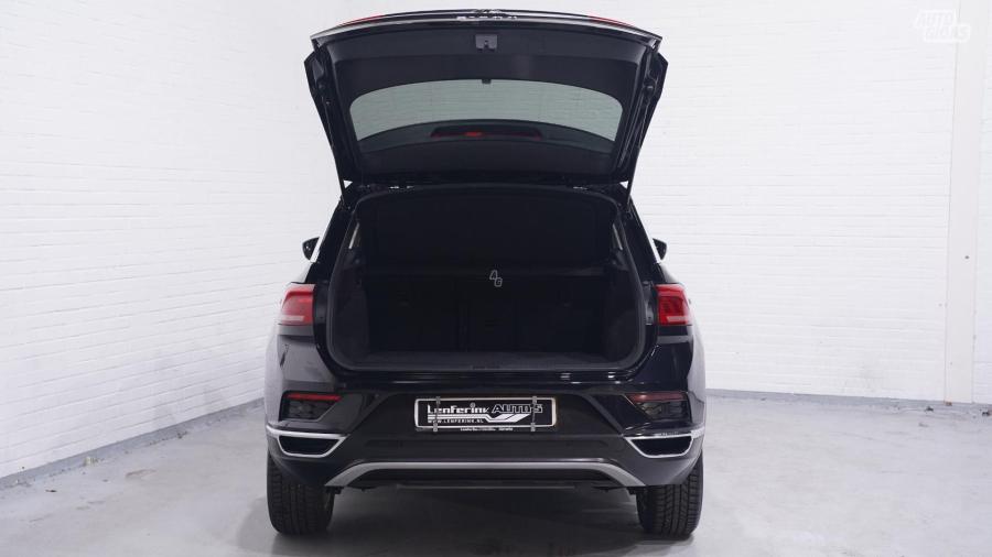 Black Volkswagen T-Roc 2021 in Kaunas, with an engine capacity of 1.50 L and mileage of 56 thousand km for 25901 €, photo 16 on AUTOMOTO.COM.LV