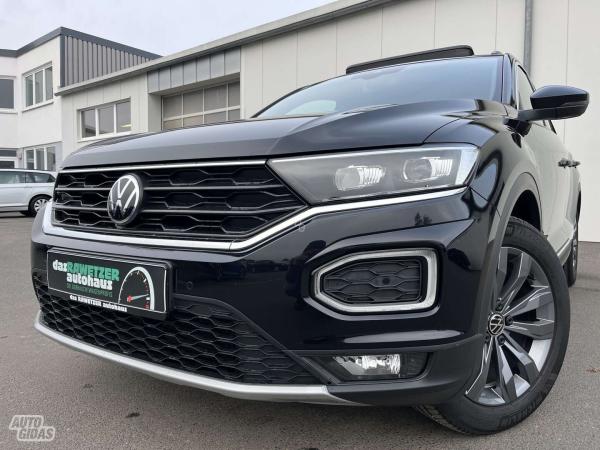 Black Volkswagen T-Roc 2021 in Kaunas, with an engine capacity of 1.50 L and mileage of 29 thousand km for 25346 €, photo 1 on AUTOMOTO.COM.LV