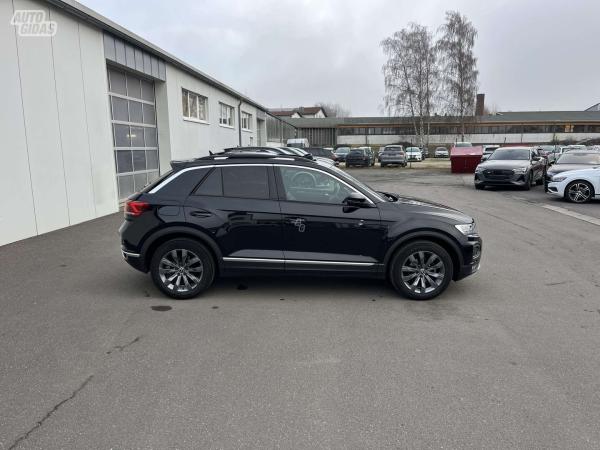 Black Volkswagen T-Roc 2021 in Kaunas, with an engine capacity of 1.50 L and mileage of 29 thousand km for 25346 €, photo 5 on AUTOMOTO.COM.LV
