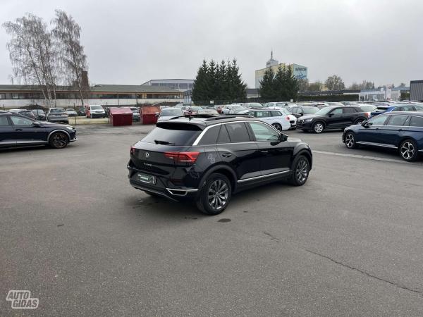 Black Volkswagen T-Roc 2021 in Kaunas, with an engine capacity of 1.50 L and mileage of 29 thousand km for 25346 €, photo 7 on AUTOMOTO.COM.LV