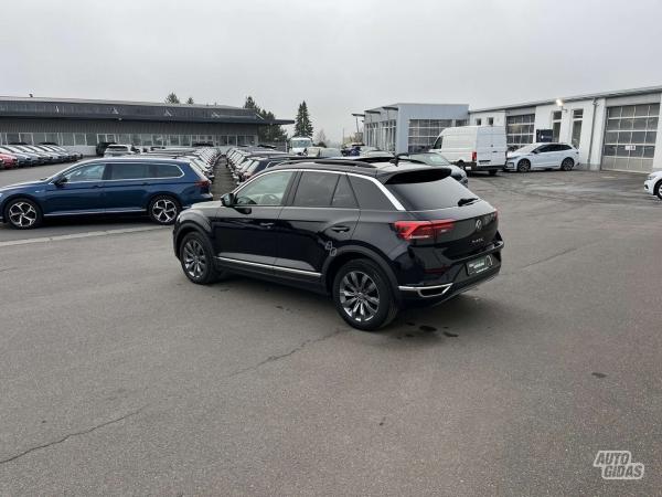 Black Volkswagen T-Roc 2021 in Kaunas, with an engine capacity of 1.50 L and mileage of 29 thousand km for 25346 €, photo 9 on AUTOMOTO.COM.LV