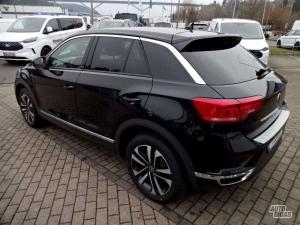 Black Volkswagen T-Roc 2021 in Kaunas, with an engine capacity of 1.50 L and mileage of 64 thousand km for 23317 €, photo 4 on AUTOMOTO.COM.LV