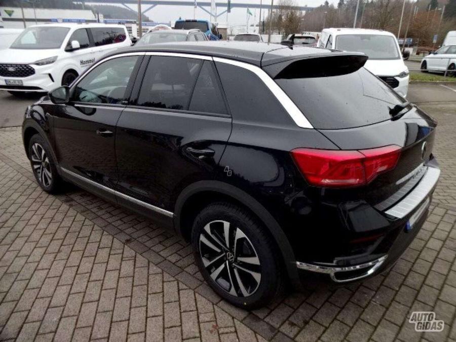 Black Volkswagen T-Roc 2021 in Kaunas, with an engine capacity of 1.50 L and mileage of 64 thousand km for 23317 €, photo 4 on AUTOMOTO.COM.LV