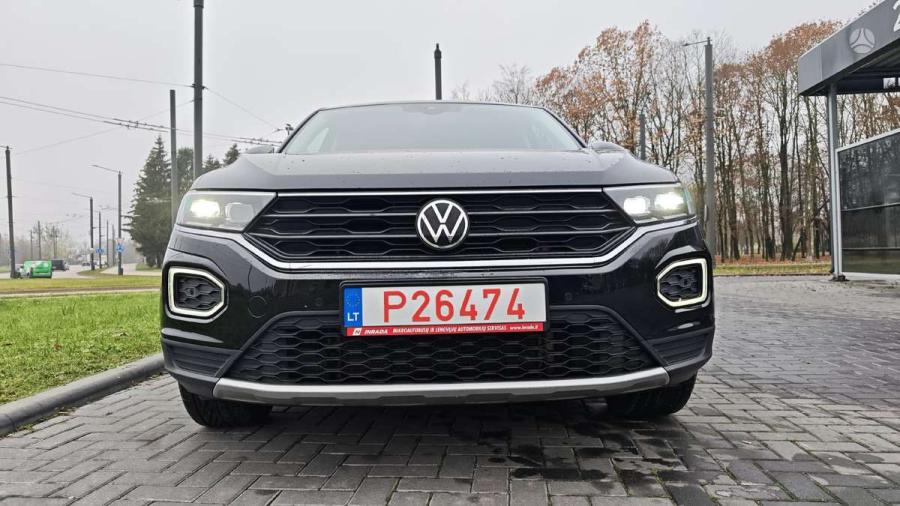 Melns Volkswagen T-Roc 2021 Kauņa, ar dzinēja tilpumu 1.97 L un nobraukumu 178 tūkst. km par 18298 €, foto 2 vietnē AUTOMOTO.COM.LV