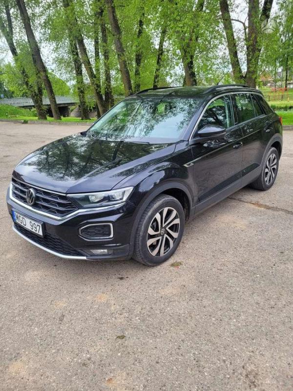 Melns Volkswagen T-Roc 2021 Viļņa, ar dzinēja tilpumu 1.00 L un nobraukumu 72 tūkst. km par 17000 €, foto 2 vietnē AUTOMOTO.COM.LV