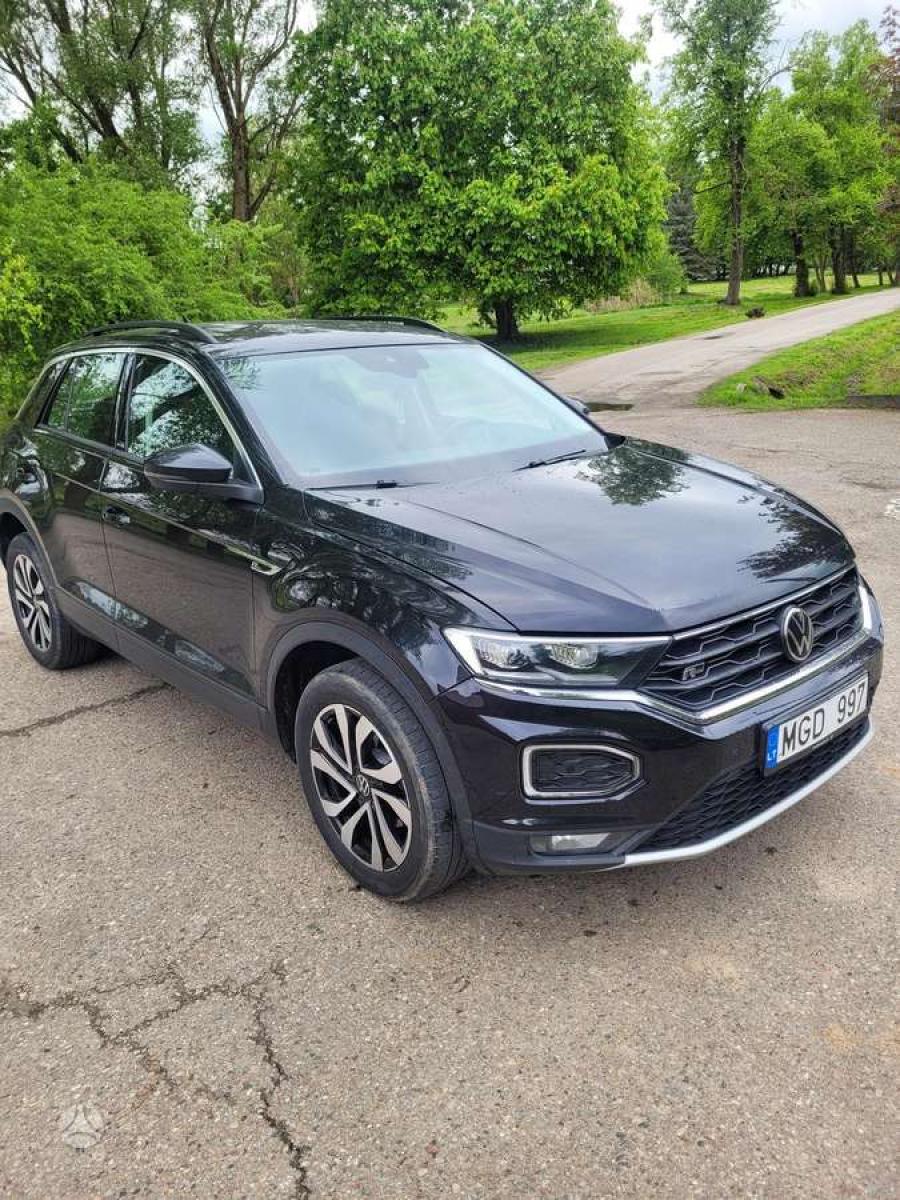 Black Volkswagen T-Roc 2021 in Vilnius, with an engine capacity of 1.00 L and mileage of 72 thousand km for 17000 €, photo 4 on AUTOMOTO.COM.LV