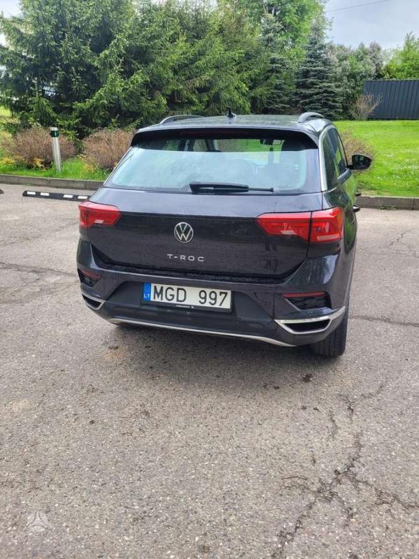 Melns Volkswagen T-Roc 2021 Viļņa, ar dzinēja tilpumu 1.00 L un nobraukumu 72 tūkst. km par 17000 €, foto 4 vietnē AUTOMOTO.COM.LV