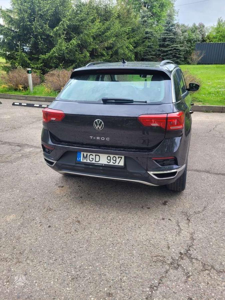 Black Volkswagen T-Roc 2021 in Vilnius, with an engine capacity of 1.00 L and mileage of 72 thousand km for 17000 €, photo 5 on AUTOMOTO.COM.LV