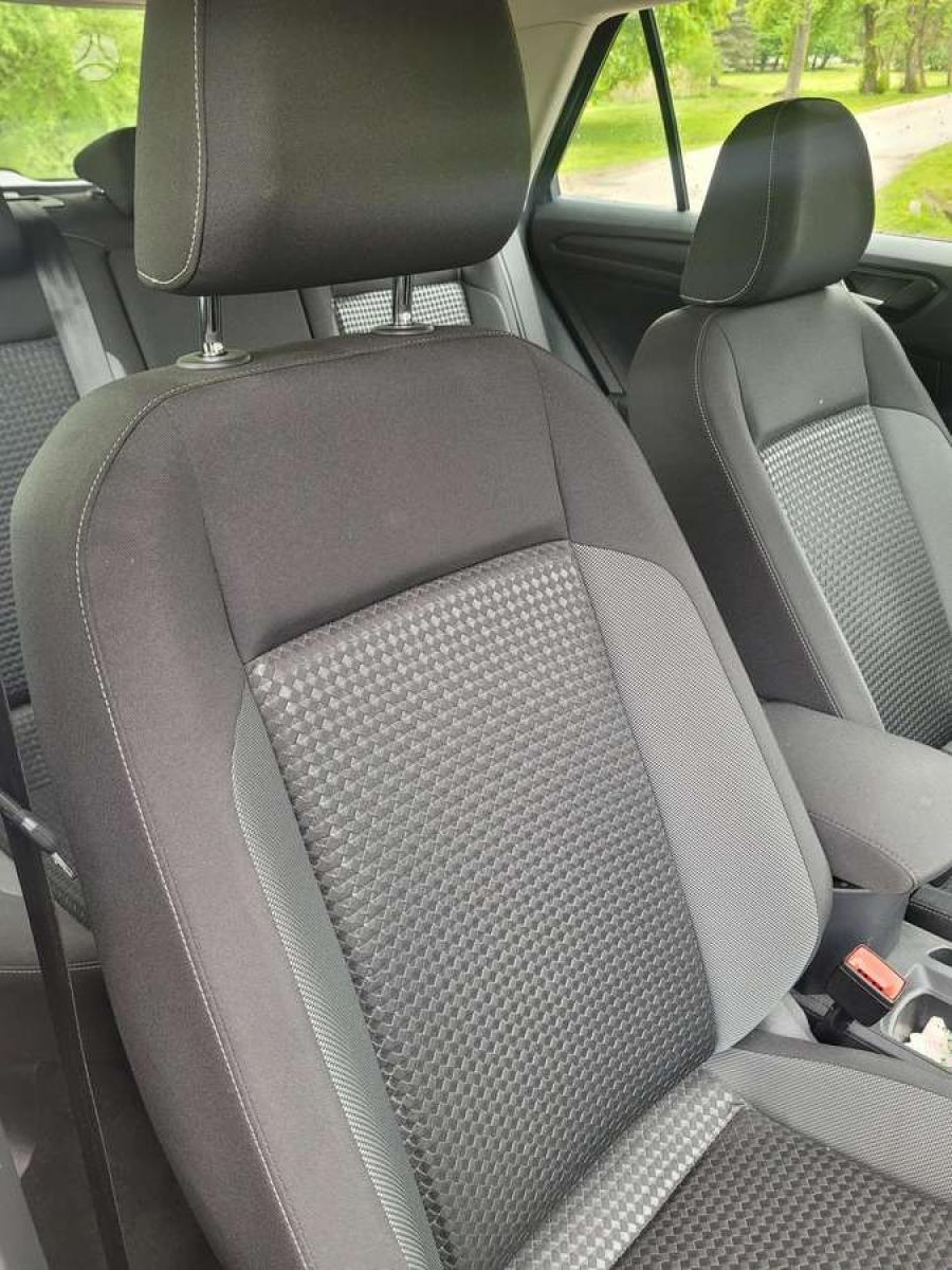 Black Volkswagen T-Roc 2021 in Vilnius, with an engine capacity of 1.00 L and mileage of 72 thousand km for 17000 €, photo 7 on AUTOMOTO.COM.LV