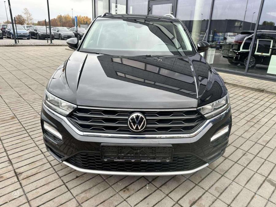 Black Volkswagen T-Roc 2021 in Kaunas, with an engine capacity of 1.00 L and mileage of 219 thousand km for 11500 €, photo 3 on AUTOMOTO.COM.LV