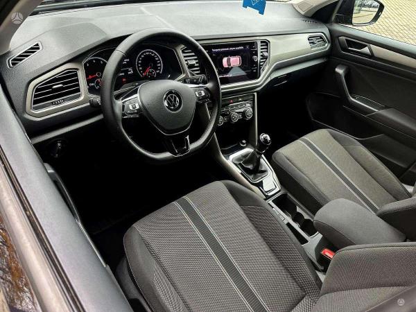 Melns Volkswagen T-Roc 2021 Kauņa, ar dzinēja tilpumu 1.00 L un nobraukumu 219 tūkst. km par 11500 €, foto 6 vietnē AUTOMOTO.COM.LV