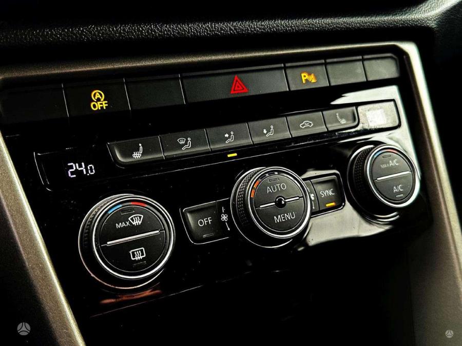 Black Volkswagen T-Roc 2021 in Kaunas, with an engine capacity of 1.00 L and mileage of 219 thousand km for 11500 €, photo 13 on AUTOMOTO.COM.LV