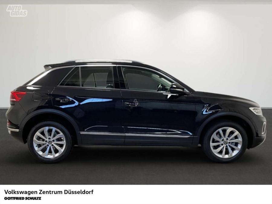 Melns Volkswagen T-Roc 2022 Kauņa, ar dzinēja tilpumu 1.00 L un nobraukumu 13 tūkst. km par 23924 €, foto 2 vietnē AUTOMOTO.COM.LV