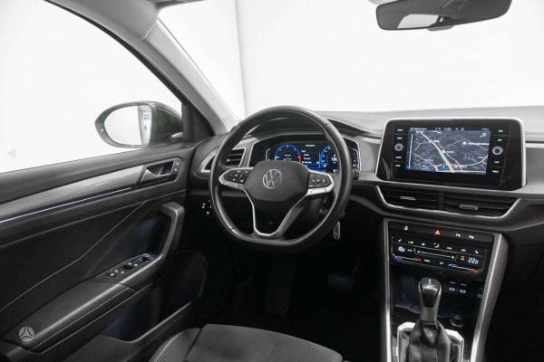 Black Volkswagen T-Roc 2022 in Vilnius, with an engine capacity of 2.00 L and mileage of 147 thousand km for 20000 €, photo 10 on AUTOMOTO.COM.LV