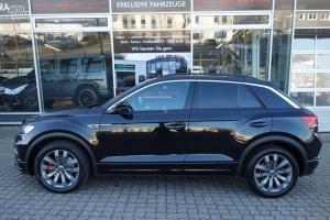 Black Volkswagen T-Roc 2022 in Kaunas, with an engine capacity of 2.00 L and mileage of 49 thousand km for 32391 €, photo 3 on AUTOMOTO.COM.LV