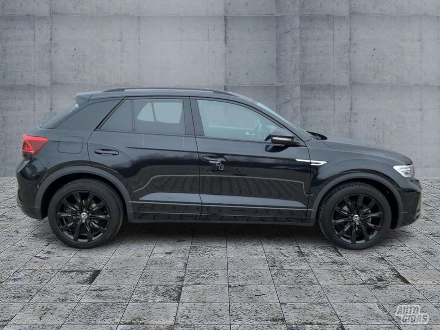 Black Volkswagen T-Roc 2022 in Kaunas, with an engine capacity of 1.50 L and mileage of 36 thousand km for 32517 €, photo 7 on AUTOMOTO.COM.LV