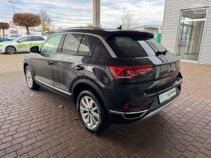 Melns Volkswagen T-Roc 2022 Kauņa, ar dzinēja tilpumu 1.00 L un nobraukumu 37 tūkst. km par 23578 €, foto 2 vietnē AUTOMOTO.COM.LV