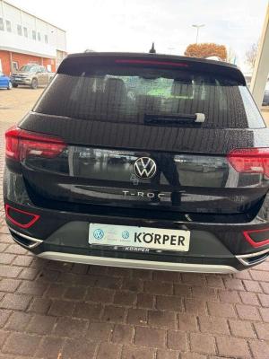 Melns Volkswagen T-Roc 2022 Kauņa, ar dzinēja tilpumu 1.00 L un nobraukumu 37 tūkst. km par 23578 €, foto 4 vietnē AUTOMOTO.COM.LV