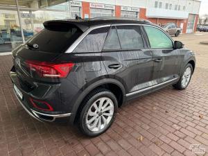 Melns Volkswagen T-Roc 2022 Kauņa, ar dzinēja tilpumu 1.00 L un nobraukumu 37 tūkst. km par 23578 €, foto 5 vietnē AUTOMOTO.COM.LV