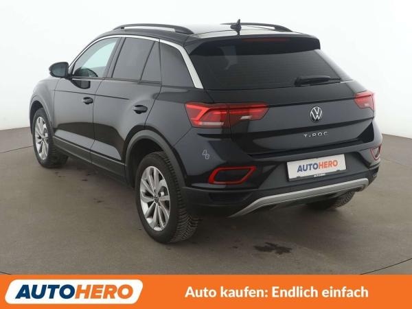 Black Volkswagen T-Roc 2022 in Kaunas, with an engine capacity of 1.00 L and mileage of 41 thousand km for 23791 €, photo 4 on AUTOMOTO.COM.LV