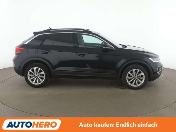 Black Volkswagen T-Roc 2022 in Kaunas, with an engine capacity of 1.00 L and mileage of 41 thousand km for 23791 €, photo 7 on AUTOMOTO.COM.LV