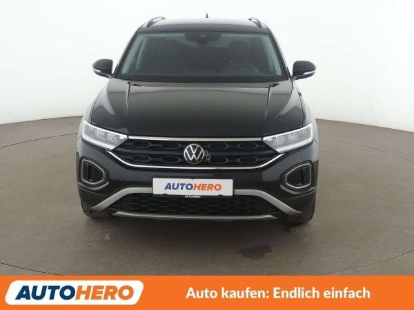 Black Volkswagen T-Roc 2022 in Kaunas, with an engine capacity of 1.00 L and mileage of 41 thousand km for 23791 €, photo 9 on AUTOMOTO.COM.LV