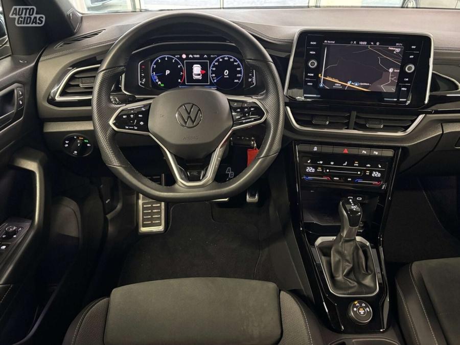 Black Volkswagen T-Roc 2022 in Kaunas, with an engine capacity of 2.00 L and mileage of 57 thousand km for 32576 €, photo 10 on AUTOMOTO.COM.LV