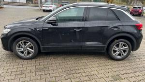 Black Volkswagen T-Roc 2022 in Kaunas, with an engine capacity of 2.00 L and mileage of 77 thousand km for 24317 €, photo 3 on AUTOMOTO.COM.LV