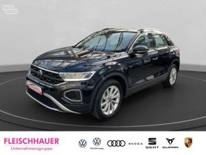 Melns Volkswagen T-Roc 2022 Kauņa, ar dzinēja tilpumu 1.00 L un nobraukumu 51 tūkst. km par 22379 €, foto  vietnē AUTOMOTO.COM.LV