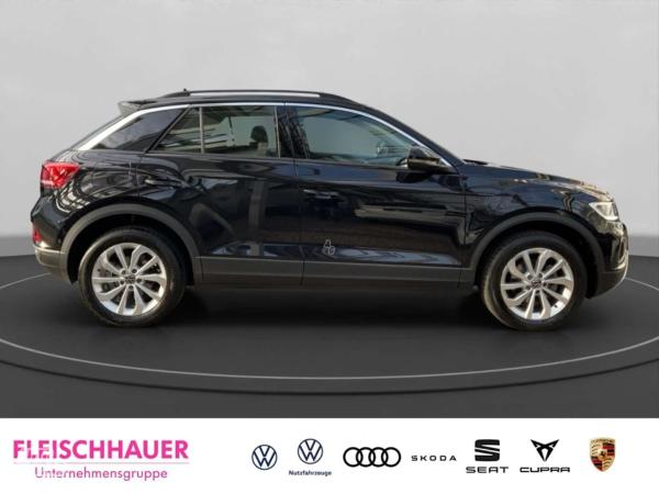 Melns Volkswagen T-Roc 2022 Kauņa, ar dzinēja tilpumu 1.00 L un nobraukumu 51 tūkst. km par 22379 €, foto 3 vietnē AUTOMOTO.COM.LV