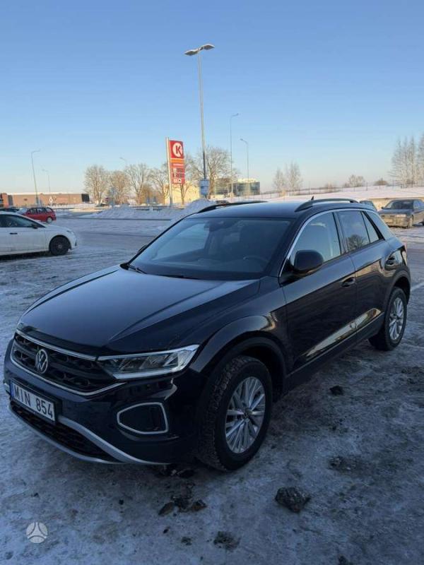 Black Volkswagen T-Roc 2022 in Vilnius, with an engine capacity of 1.50 L and mileage of 37 thousand km for 23000 €, photo 1 on AUTOMOTO.COM.LV