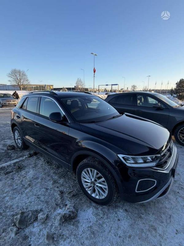 Black Volkswagen T-Roc 2022 in Vilnius, with an engine capacity of 1.50 L and mileage of 37 thousand km for 23000 €, photo 2 on AUTOMOTO.COM.LV