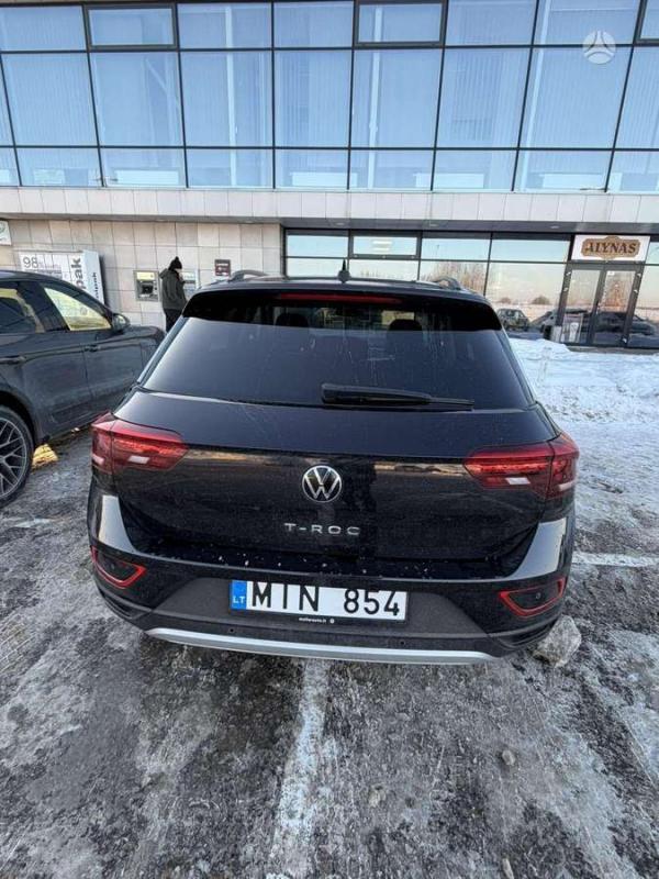 Black Volkswagen T-Roc 2022 in Vilnius, with an engine capacity of 1.50 L and mileage of 37 thousand km for 23000 €, photo 4 on AUTOMOTO.COM.LV
