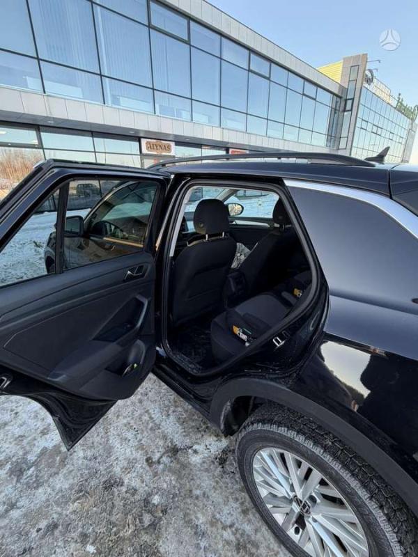 Black Volkswagen T-Roc 2022 in Vilnius, with an engine capacity of 1.50 L and mileage of 37 thousand km for 23000 €, photo 8 on AUTOMOTO.COM.LV