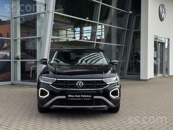 Melns Volkswagen T-Roc 2022 Valmiera, ar dzinēja tilpumu 2.00 L un nobraukumu 99 tūkst. km par 17200 €, foto 2 vietnē AUTOMOTO.COM.LV