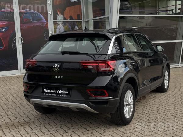 Melns Volkswagen T-Roc 2022 Valmiera, ar dzinēja tilpumu 2.00 L un nobraukumu 99 tūkst. km par 17200 €, foto 6 vietnē AUTOMOTO.COM.LV