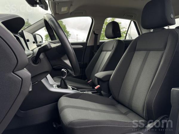 Melns Volkswagen T-Roc 2022 Valmiera, ar dzinēja tilpumu 2.00 L un nobraukumu 99 tūkst. km par 17200 €, foto 7 vietnē AUTOMOTO.COM.LV