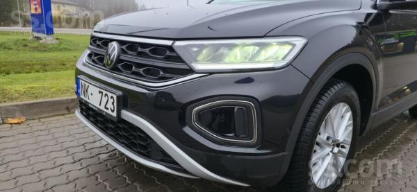 Melns Volkswagen T-Roc 2023 Rīga, ar dzinēja tilpumu 1.50 L un nobraukumu 70 tūkst. km par 25500 €, foto 10 vietnē AUTOMOTO.COM.LV