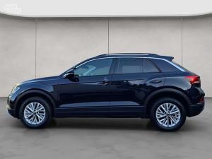 Black Volkswagen T-Roc 2023 in Kaunas, with an engine capacity of 2.00 L and mileage of 80 thousand km for 27280 €, photo 2 on AUTOMOTO.COM.LV