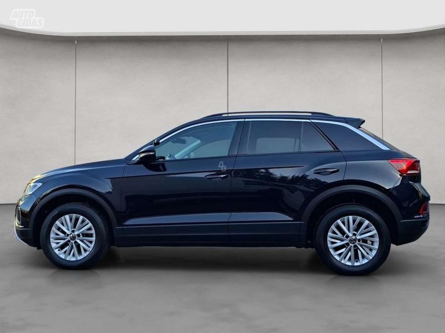 Black Volkswagen T-Roc 2023 in Kaunas, with an engine capacity of 2.00 L and mileage of 80 thousand km for 27280 €, photo 2 on AUTOMOTO.COM.LV