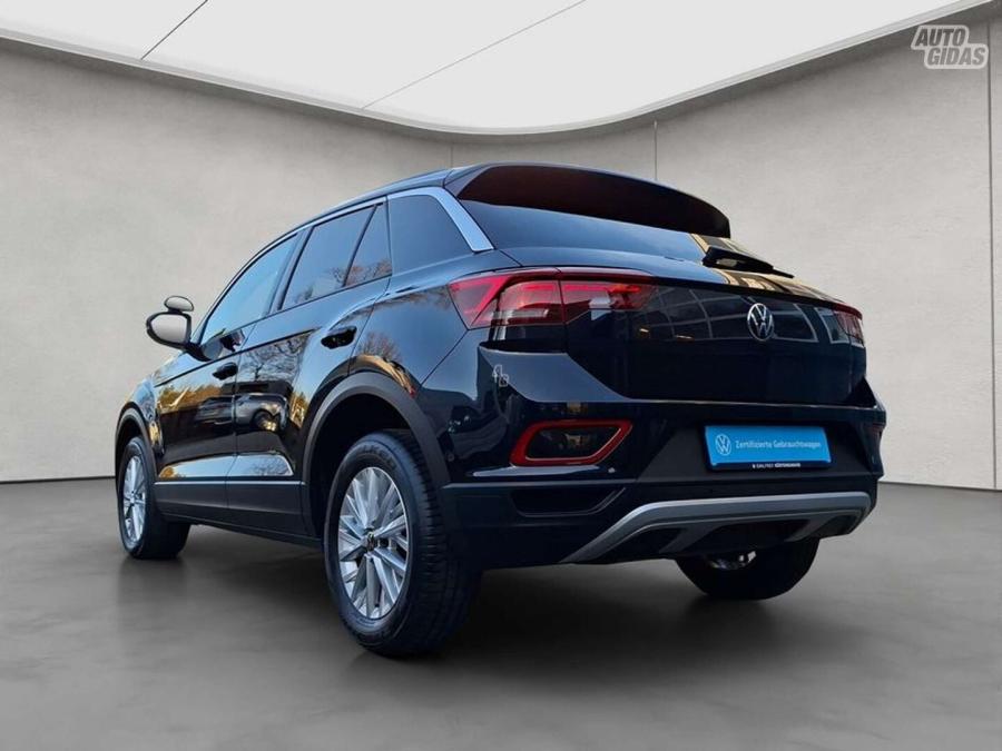 Black Volkswagen T-Roc 2023 in Kaunas, with an engine capacity of 2.00 L and mileage of 80 thousand km for 27280 €, photo 3 on AUTOMOTO.COM.LV