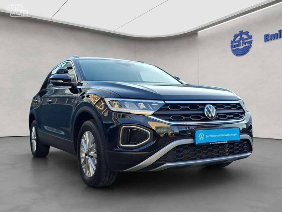 Black Volkswagen T-Roc 2023 in Kaunas, with an engine capacity of 2.00 L and mileage of 80 thousand km for 27280 €, photo 8 on AUTOMOTO.COM.LV