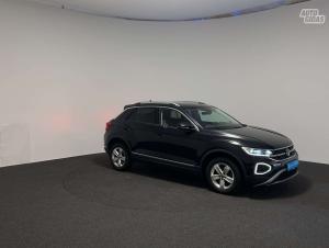 Black Volkswagen T-Roc 2023 in Kaunas, with an engine capacity of 2.00 L and mileage of 52 thousand km for 30486 €, photo 3 on AUTOMOTO.COM.LV