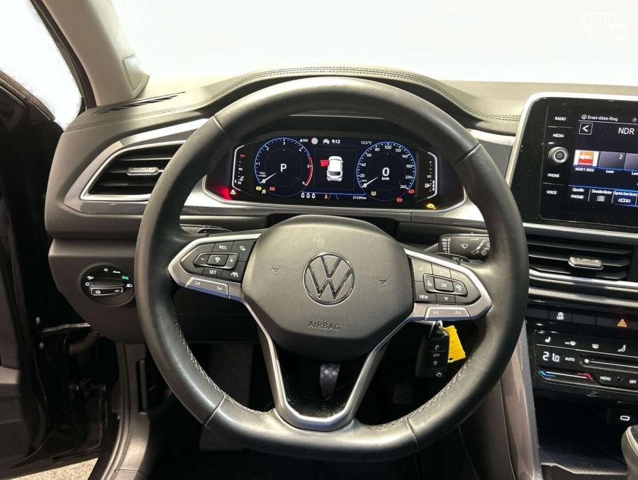 Black Volkswagen T-Roc 2023 in Kaunas, with an engine capacity of 2.00 L and mileage of 52 thousand km for 30486 €, photo 5 on AUTOMOTO.COM.LV